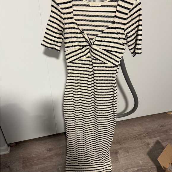ILLA ILLA | Dresses | Illa Illa Black And White Bodycon Midi Dress With ...